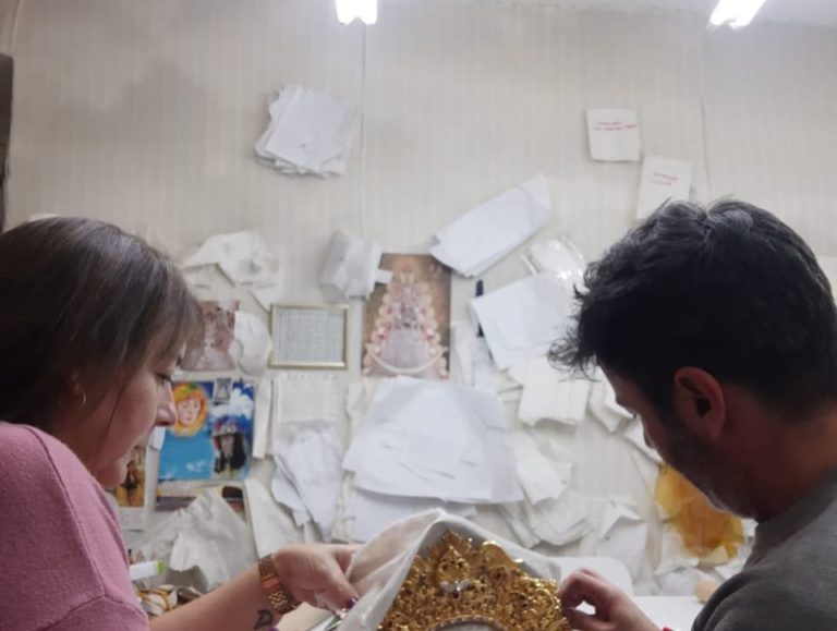 Nuevo Rostrillo para la Virgen del Rocío | Rocio.com